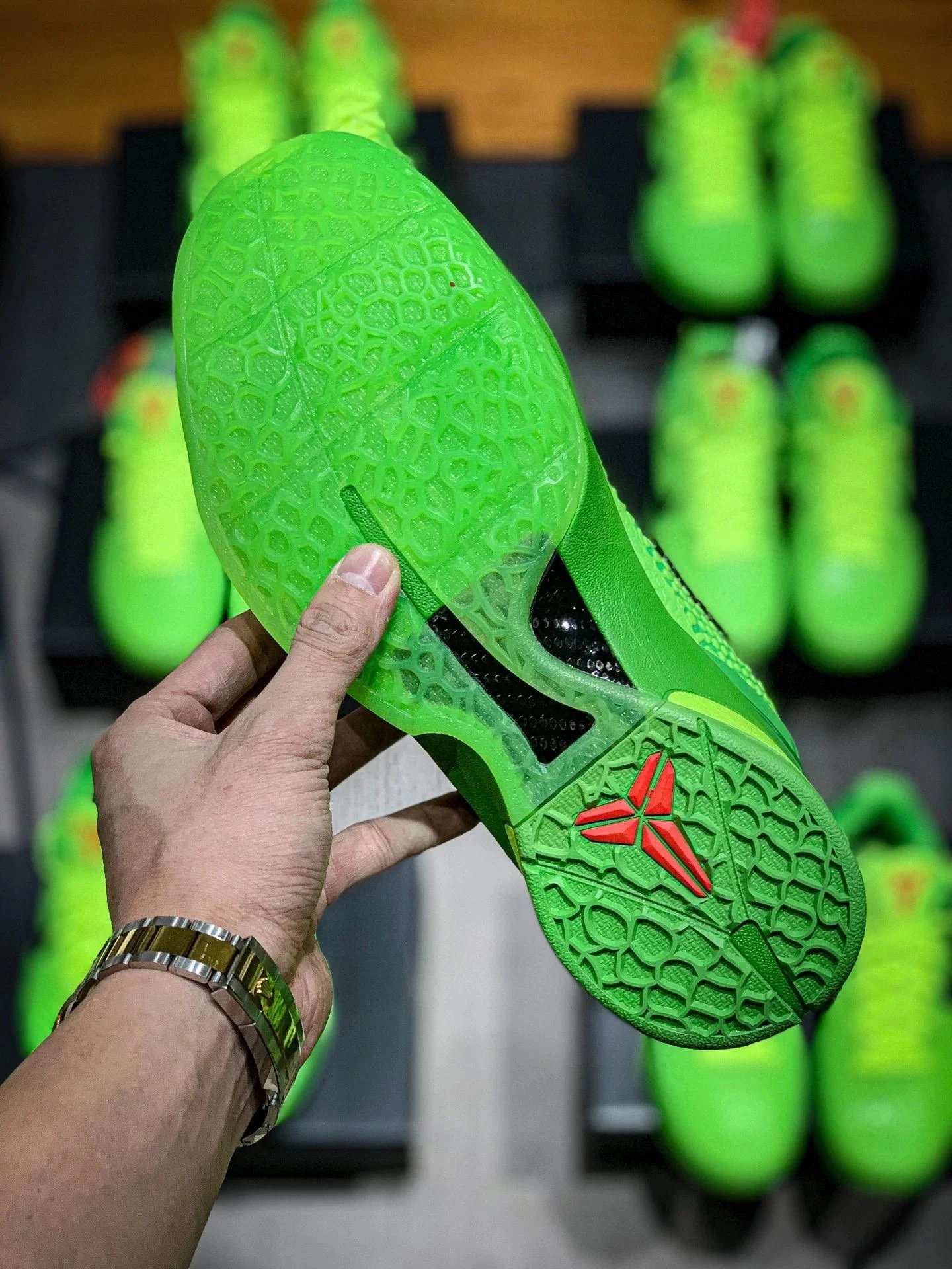 N498410原厂批次 压轴登场 NK ZK6 kobe 6 科比6代青蜂侠全码出货前后气垫加持信仰