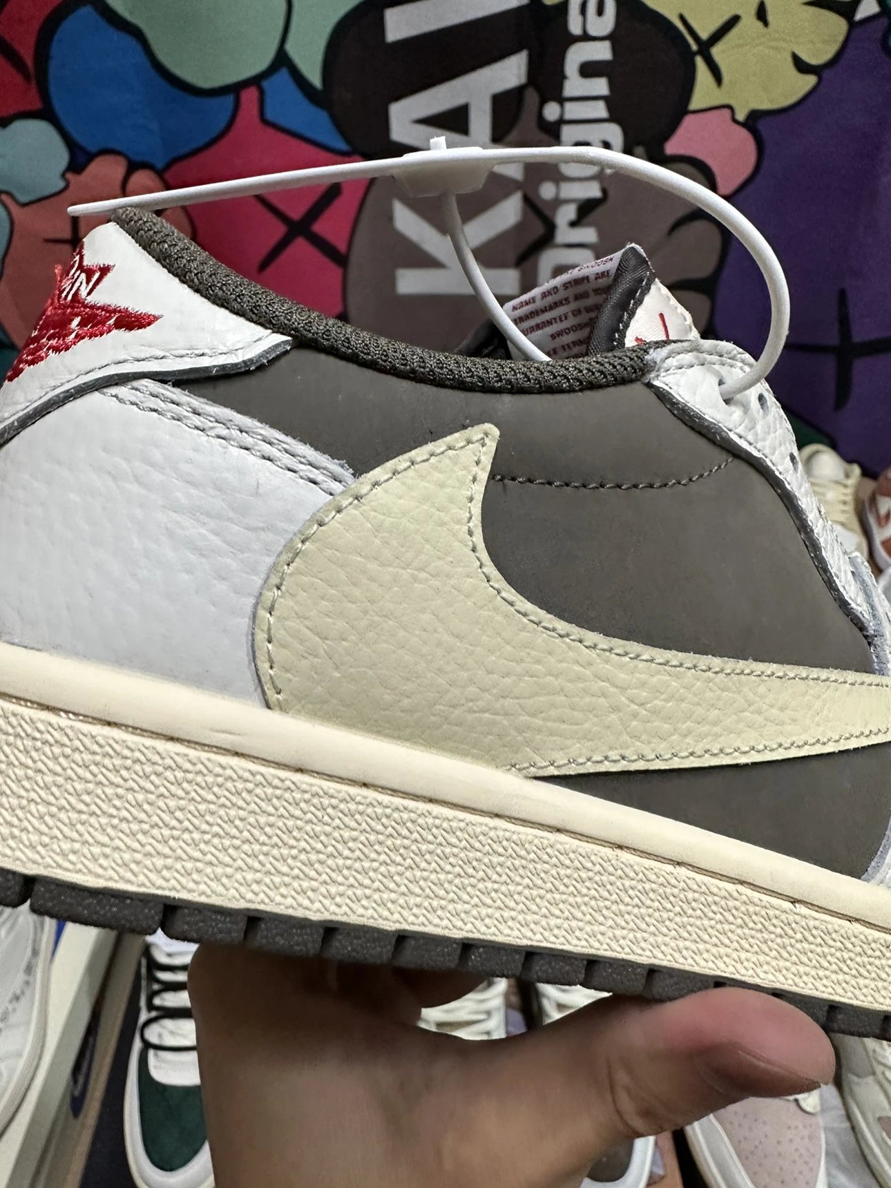 终端福利特价Travis Scott x Air Jordan AJ1 Low OG SP TS联名白棕倒钩低帮 皮料数据细节工艺流程均保持一致 绝不口嗨 细节品控完美 极致一眼正既视感 进口玻璃冲刀