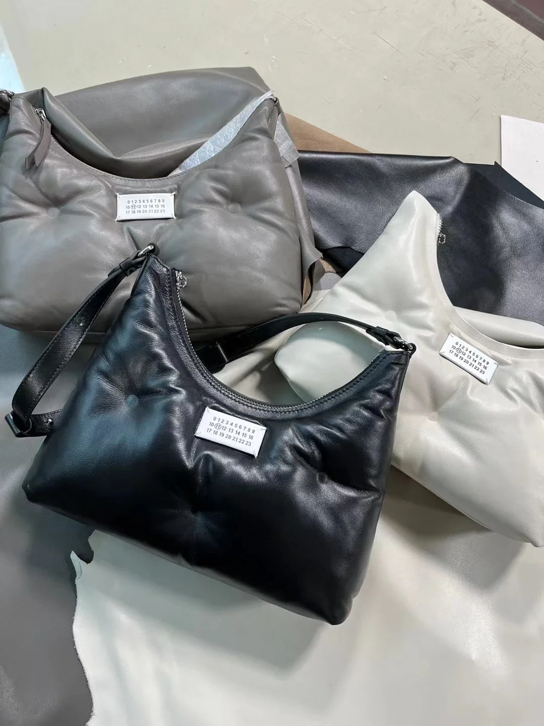 出货】Maison Margiela 22 马吉拉刘雯同款hobo bag小号单肩腋下 出货】Maison Margiela 22 马吉拉刘雯同款hobo bag小号单肩腋下