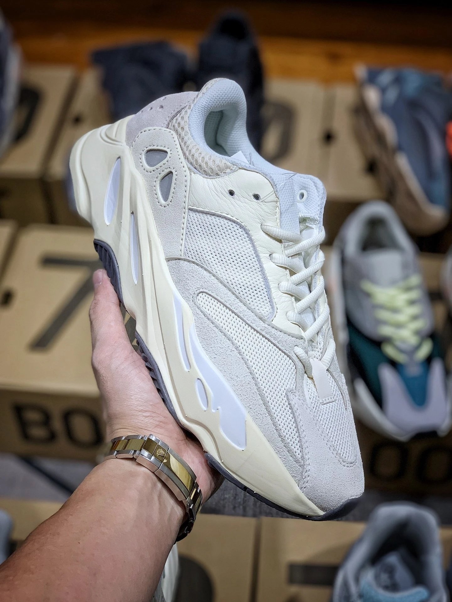 N399320 【工厂福利特价Yeezy 700 V1 （Wave Runner Solid Grey首发色、Analog灰白、Inertia ...