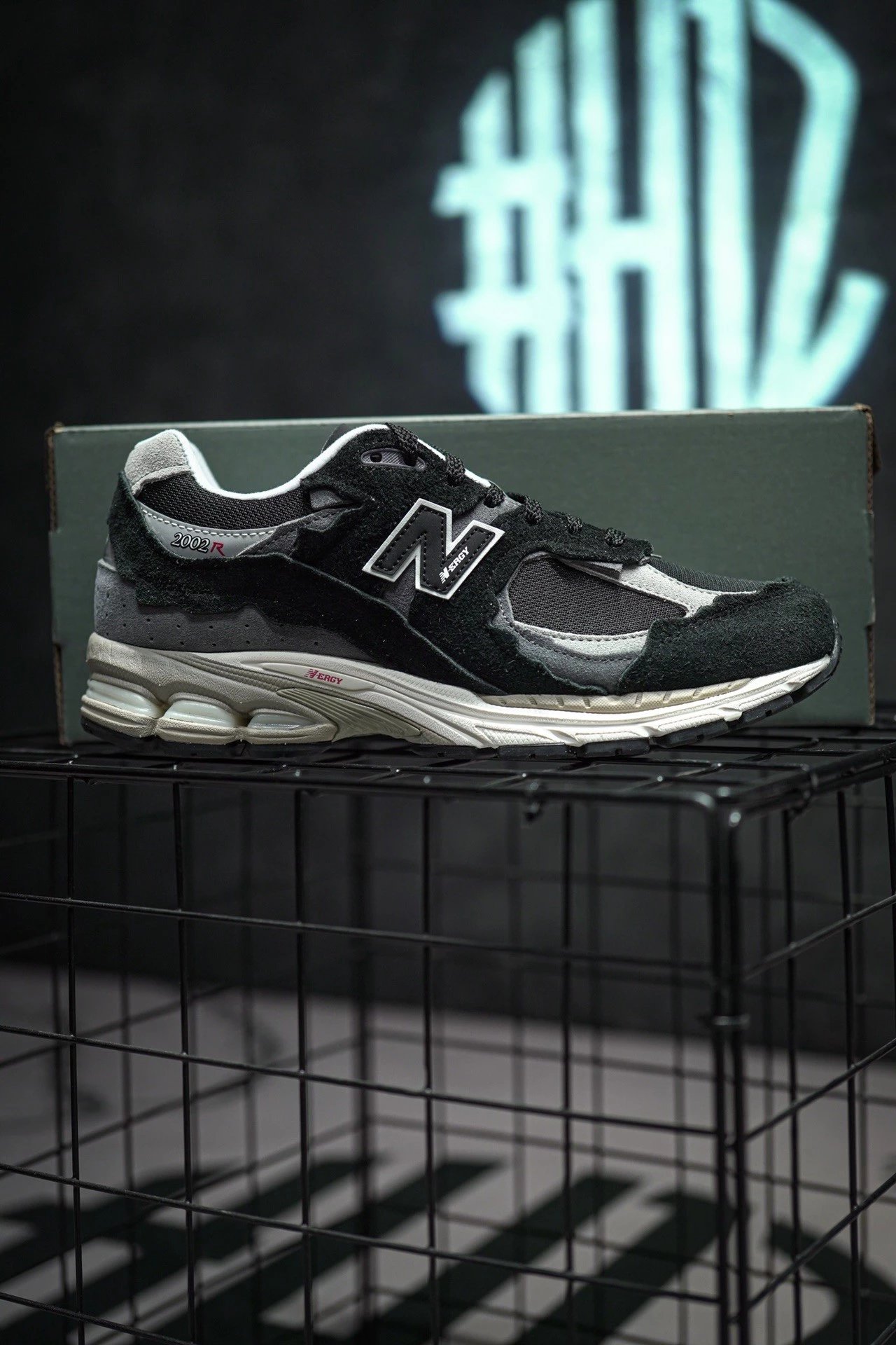 🔑N450380 【原装公司级 NB 2002R "Refined Future" 黑灰】 今年最火鞋型之一"不规则剪裁解构" 全鞋采用长绒 ...