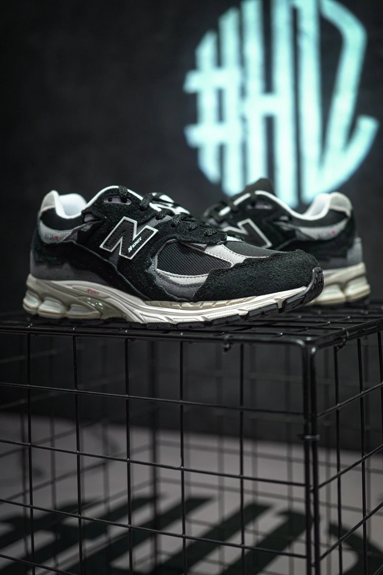 🔑N450380 【原装公司级 NB 2002R "Refined Future" 黑灰】 今年最火鞋型之一"不规则剪裁解构" 全鞋采用长绒 ...