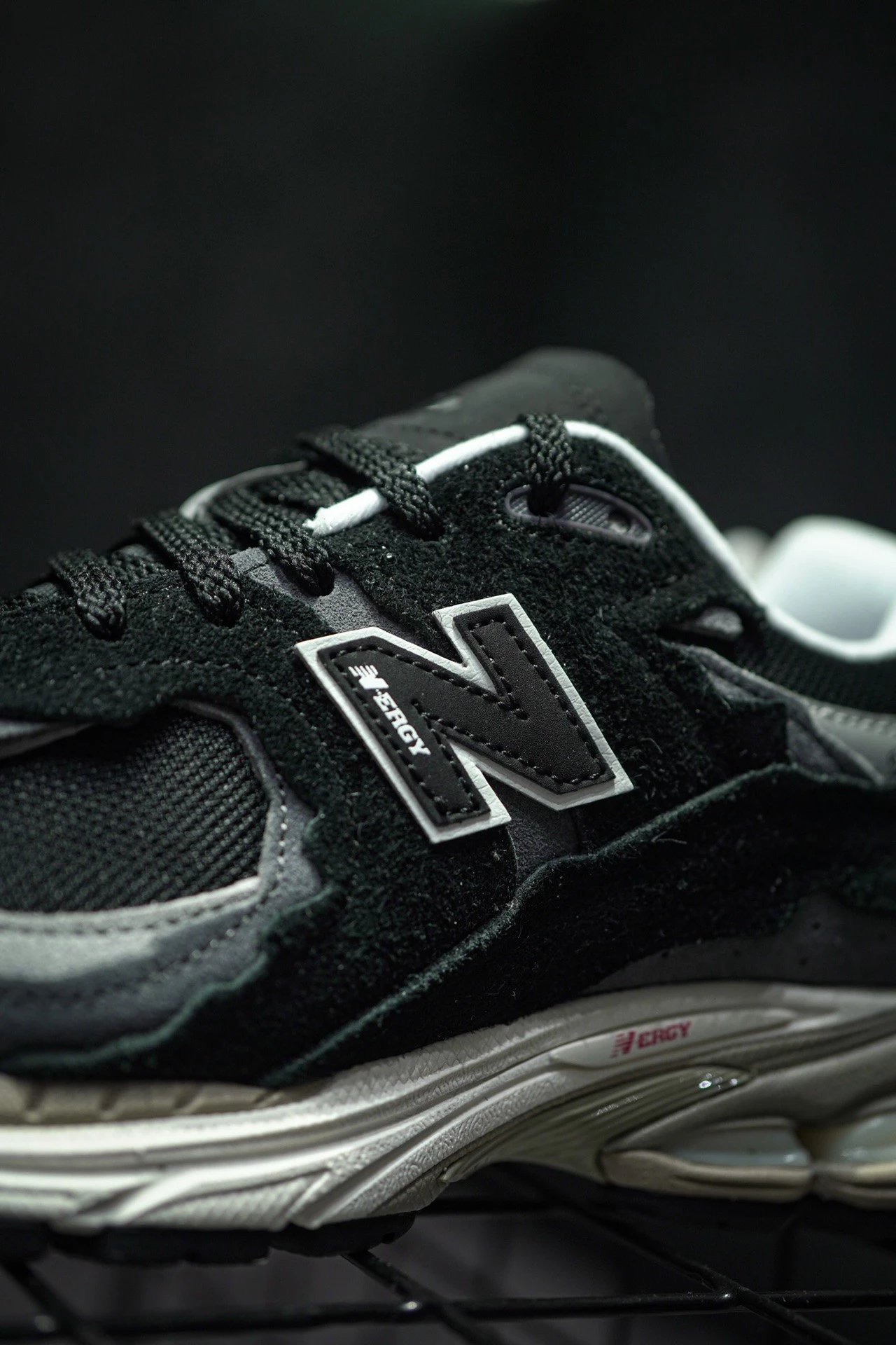 🔑N450380 【原装公司级 NB 2002R "Refined Future" 黑灰】 今年最火鞋型之一"不规则剪裁解构" 全鞋采用长绒 ...